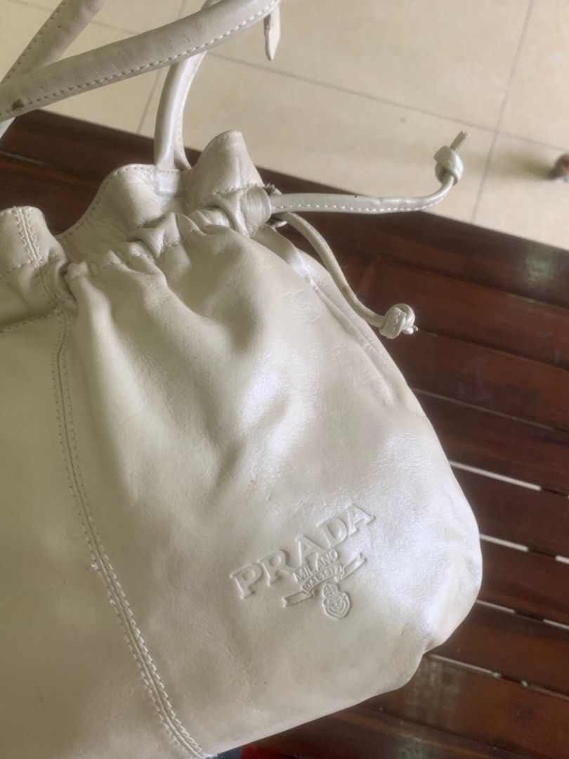 Prada beg Bulat Cantik, Women's Fashion, Bags & Wallets, Purses & Pouches on Carousell