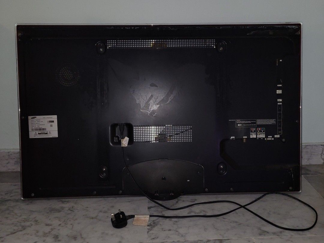 Samsung 40'' LCD TV with Remote Control, TV & Home Appliances, TV & Entertainment, TV on Carousell