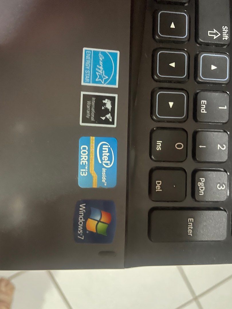 Samsung Laptop np300e5a on Carousell