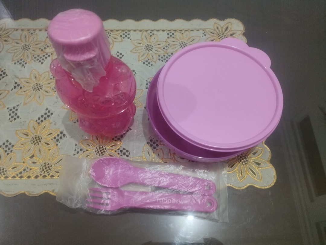 Set Tupperware Hello Kitty, Perabotan Rumah di Carousell
