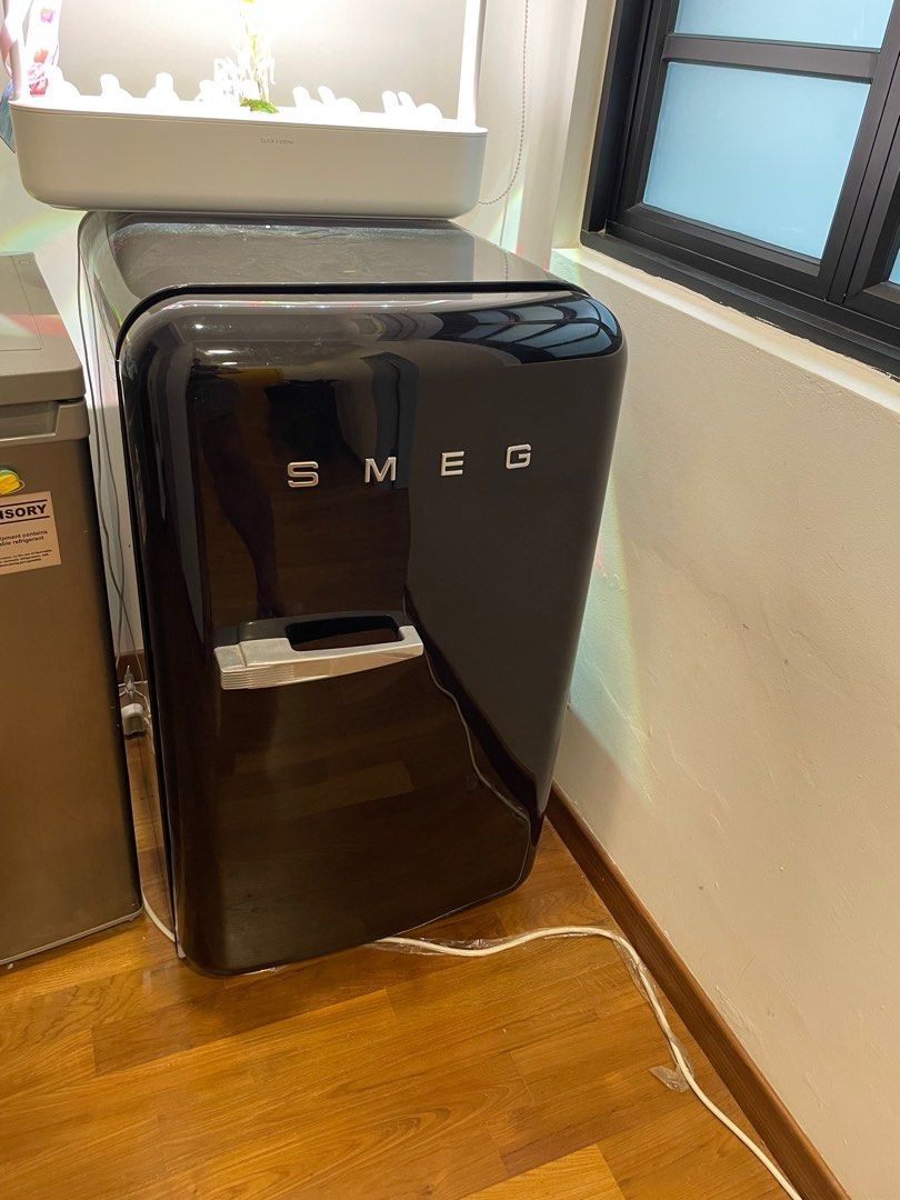 Smeg fab10 mini-fridge, black 135l, TV & Home Appliances, Kitchen ...