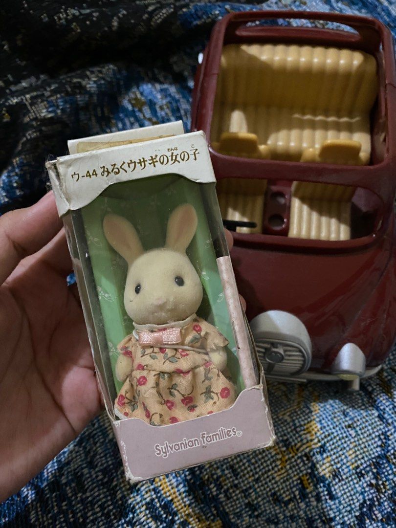 Sylvanian Families (Vintage) and Red Family Saloon Car Bundle on Carousell