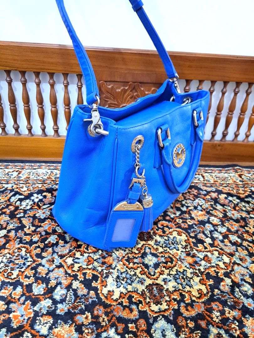 Tas sling bag metro city, Barang Mewah, Tas & Dompet di Carousell