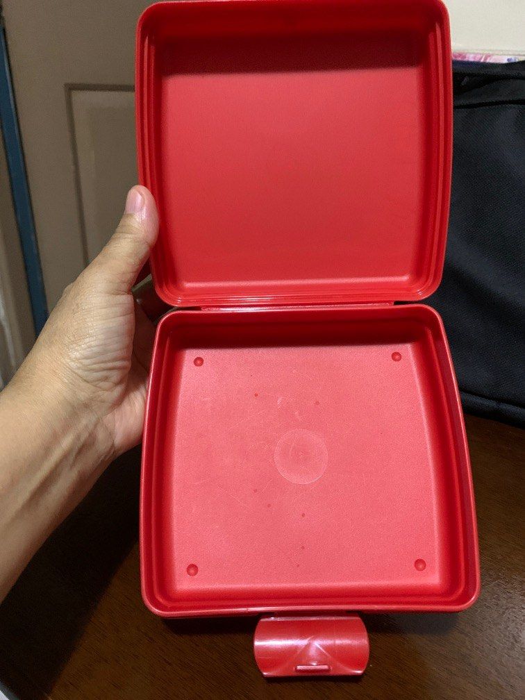 Tupperware sandwich keeper on Carousell