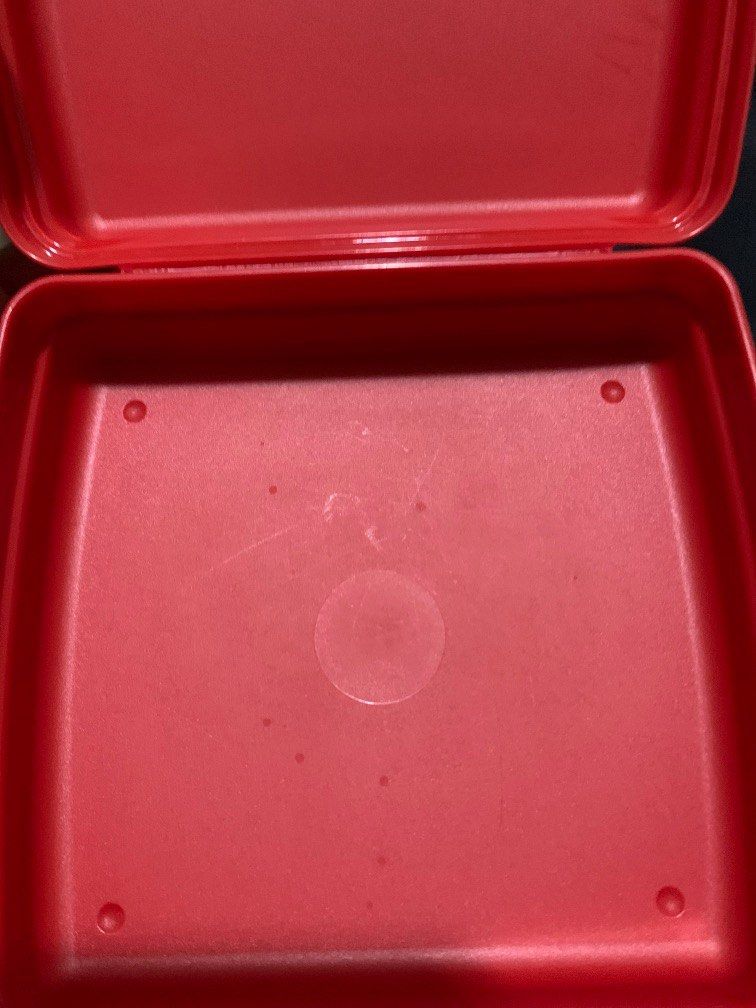 Tupperware sandwich keeper on Carousell