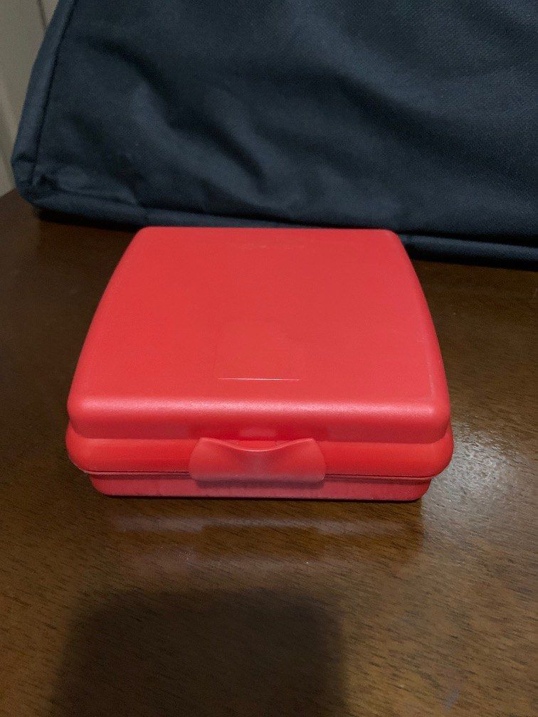 Tupperware sandwich keeper on Carousell