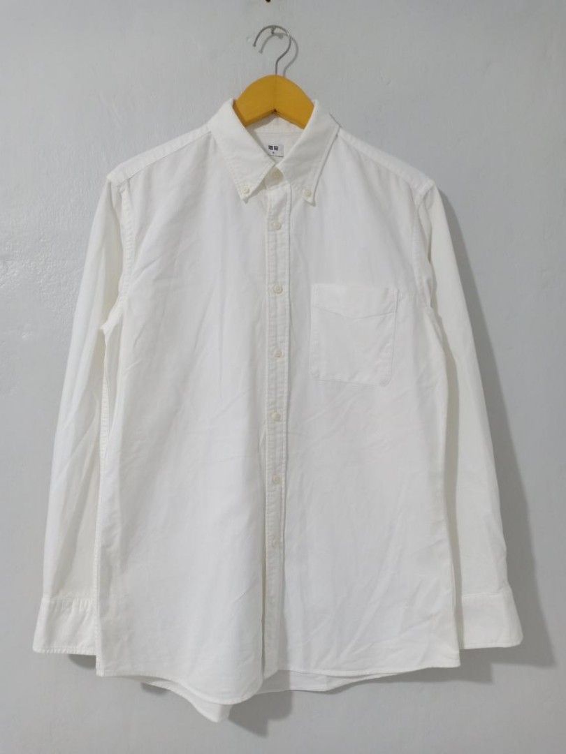 Uniqlo Putih, Fesyen Pria, Pakaian , Atasan di Carousell