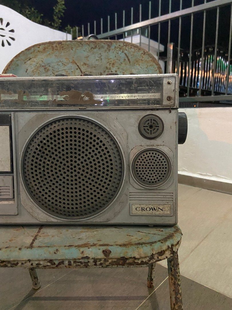 Vintage Crown radio, Hobbies & Toys, Collectibles & Memorabilia ...