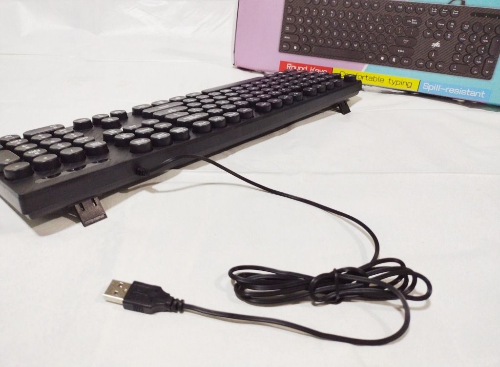 Zeus Wired Retro Spill-resistant Keyboard, Black on Carousell