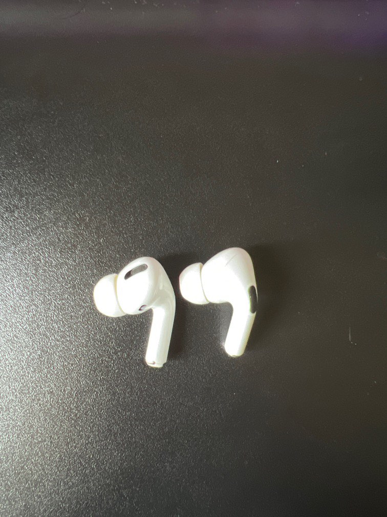 Apple Airpods Pro 1st Gen **EARBUDS ONLY**, Audio, Earphones on Carousell