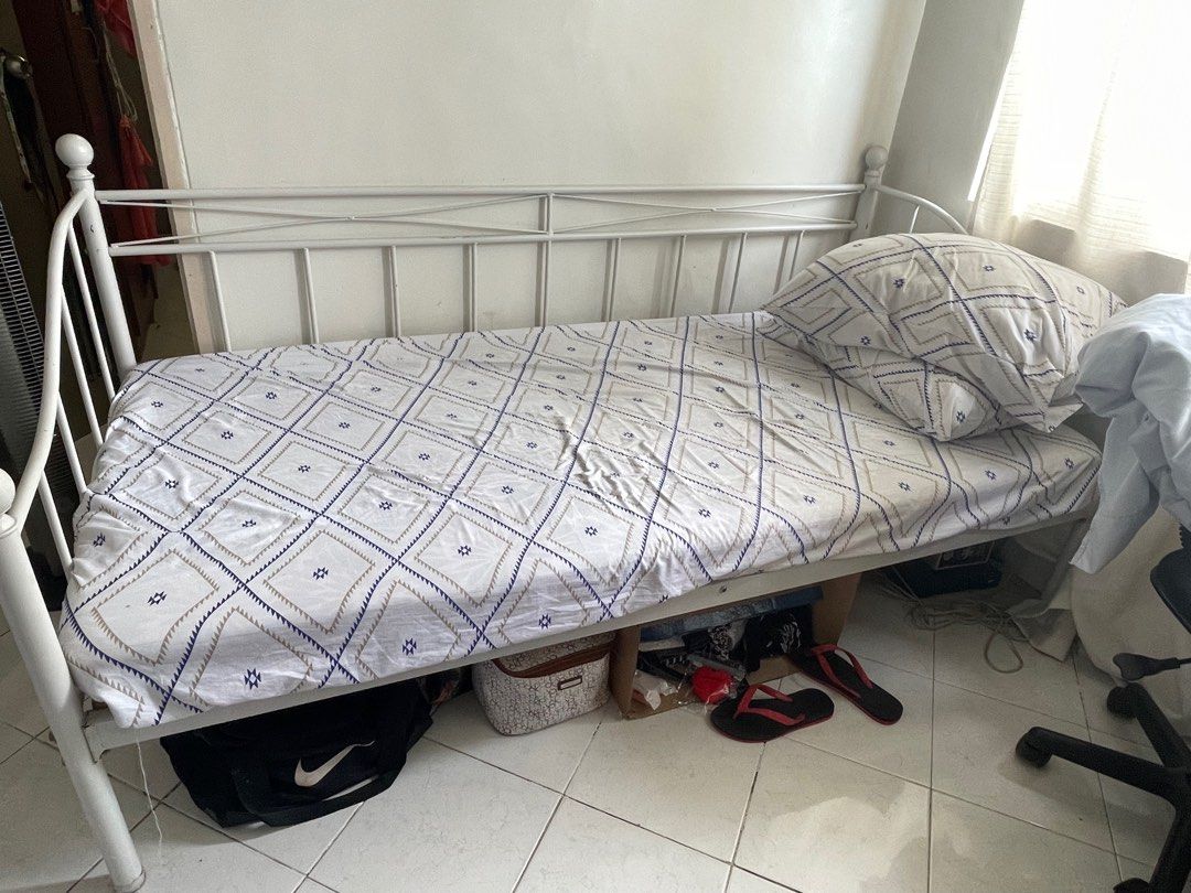 Day bed on Carousell