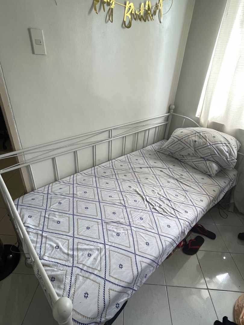Day bed on Carousell
