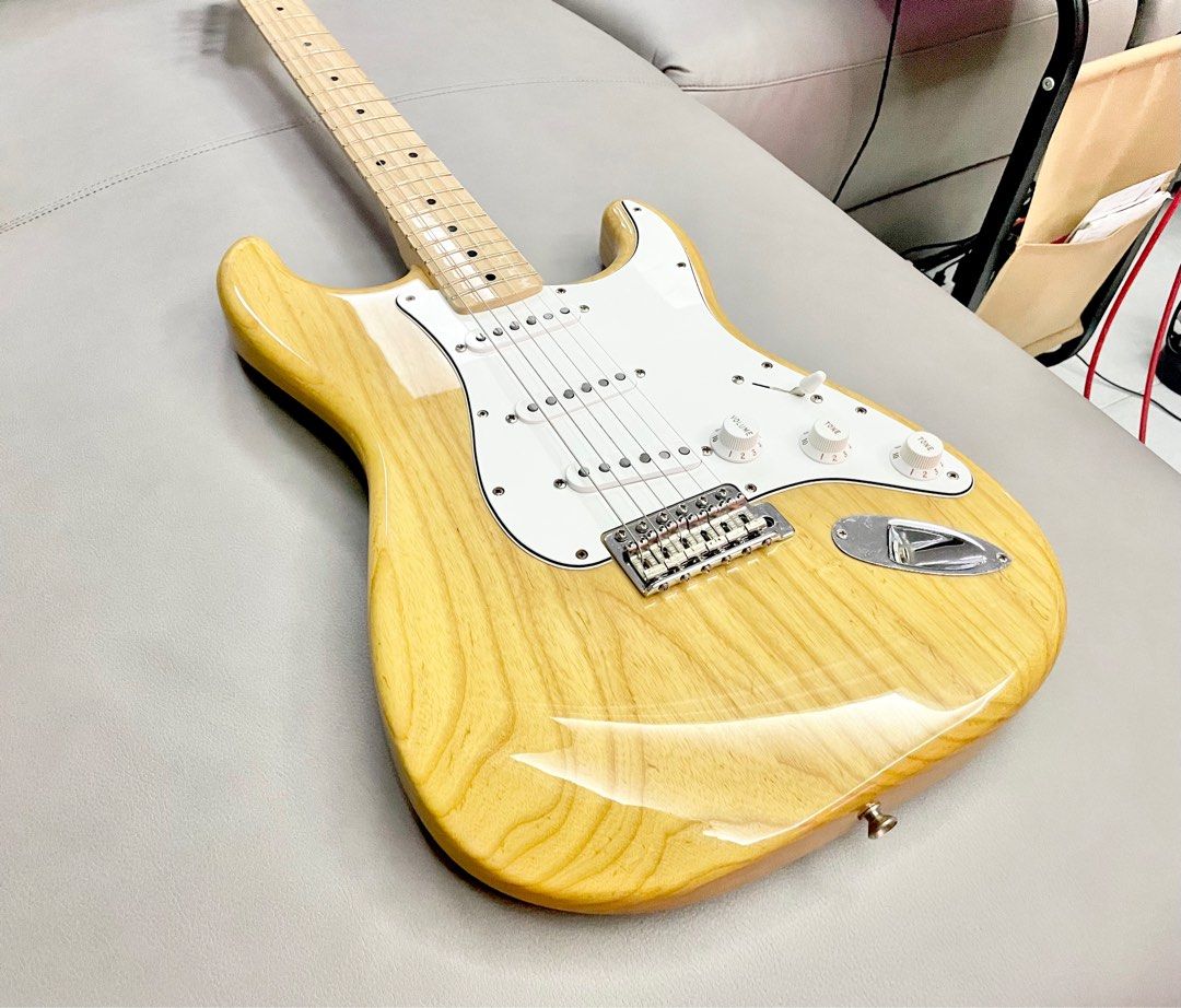 Fender Classic Series '70s Stratocaster, Hobbies & Toys, Music & Media ...