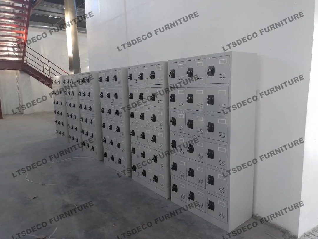 FURNITURE | PARTITION - 18 DOOR STEEL LOCKER OFFICE PARTITIONS ...