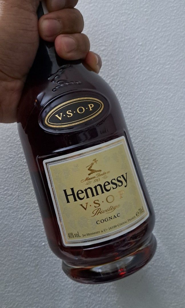 HENNESSY. VSOP 700ML, Food & Drinks, Beverages on Carousell