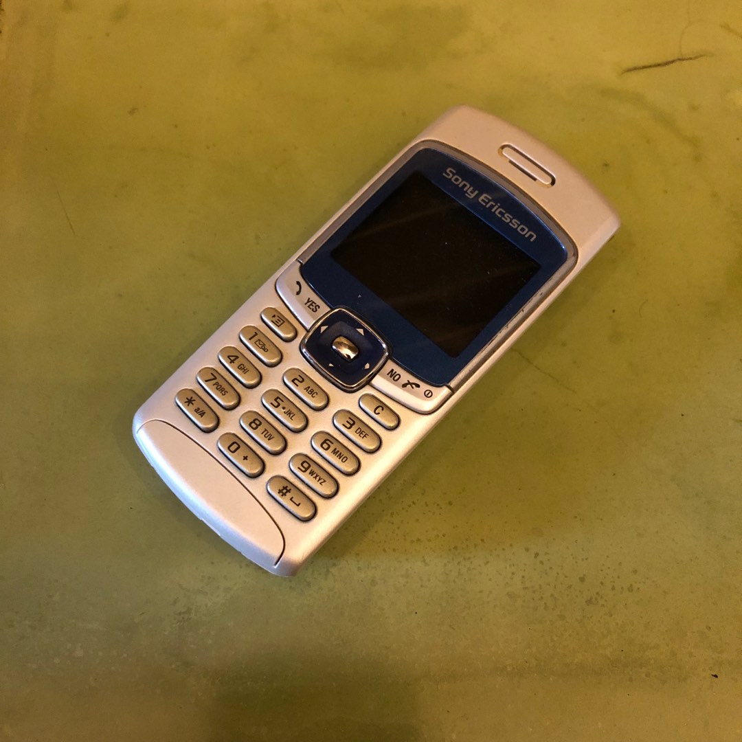 HP Jadul Sony Ericsson Kondisi Mati, Telepon Seluler & Tablet, Lainnya ...