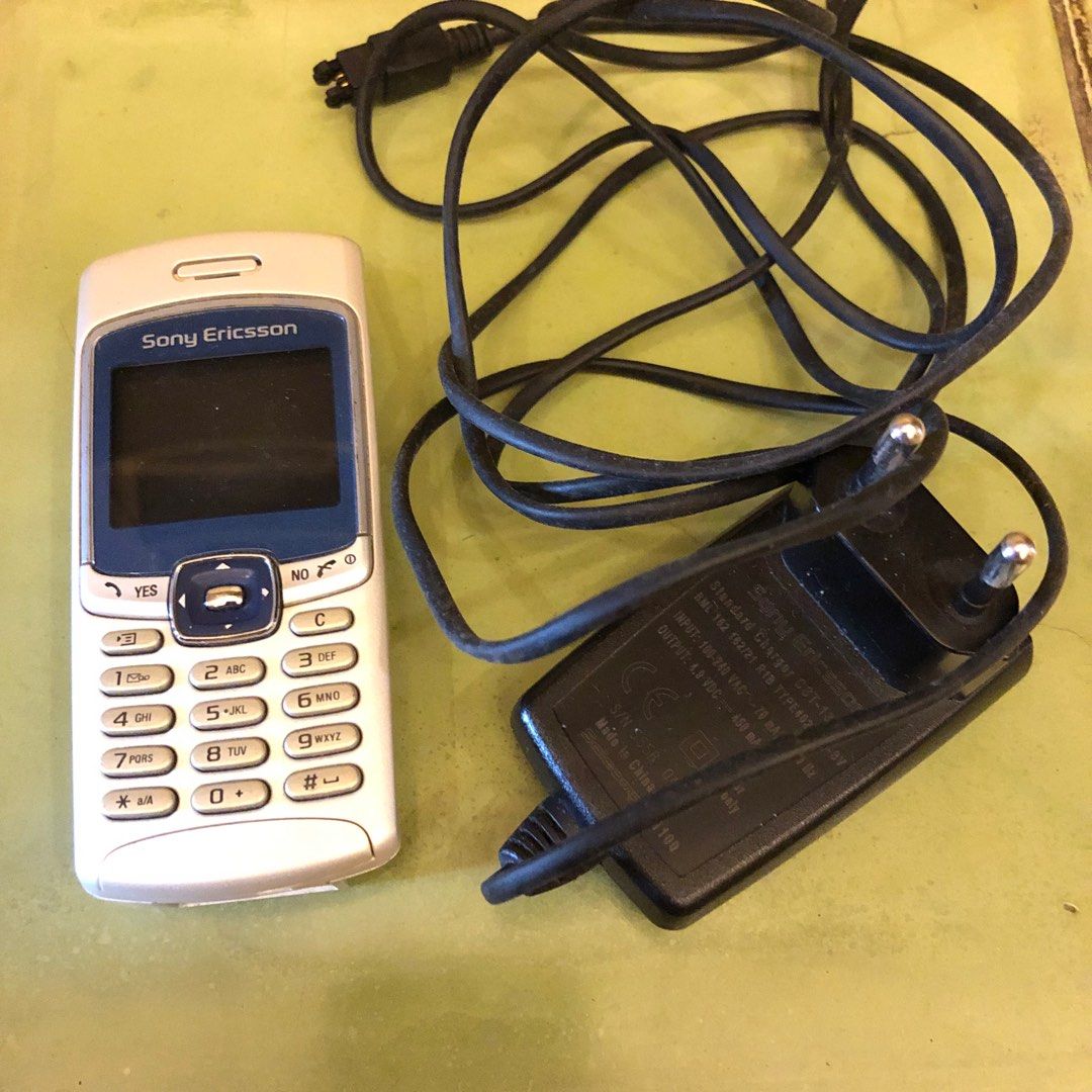 HP Jadul Sony Ericsson Kondisi Mati, Telepon Seluler & Tablet, Lainnya ... HP Jadul Sony Ericsson Kondisi Mati, Telepon Seluler & Tablet, Lainnya ...