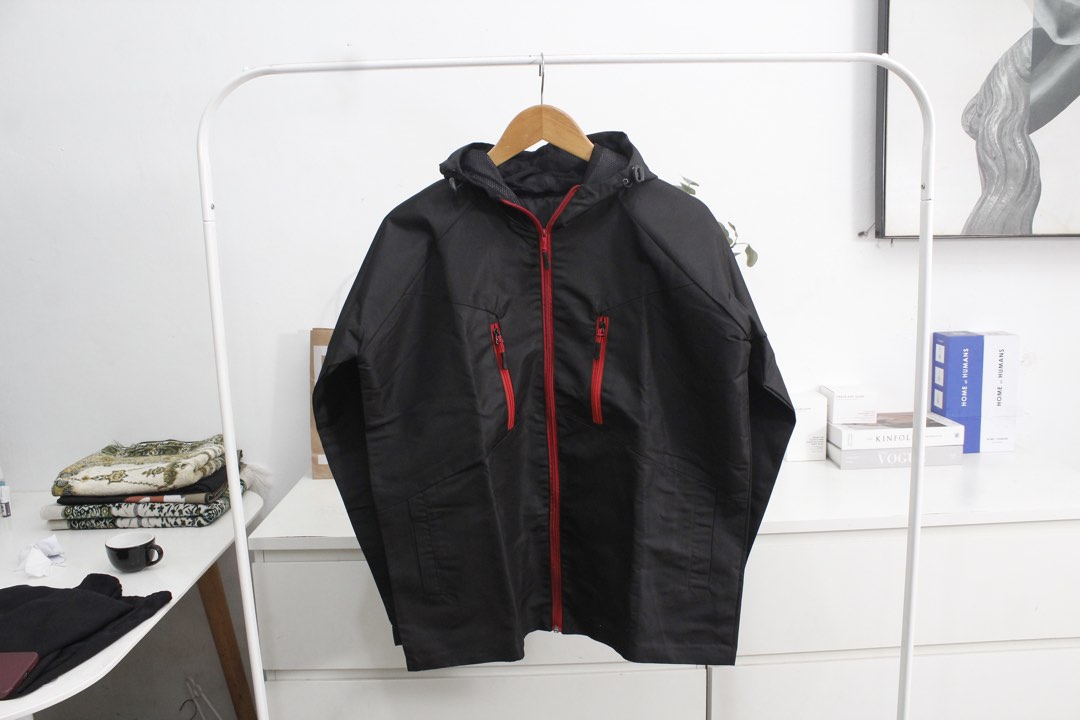 Jaket parasit taslan, Fesyen Pria, Pakaian , Atasan di Carousell