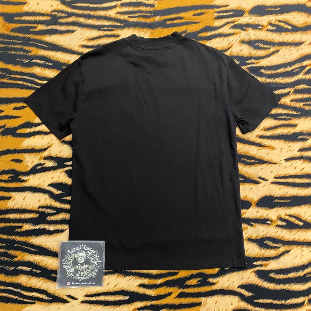 Loewe tee, Fesyen Pria, Pakaian , Atasan di Carousell