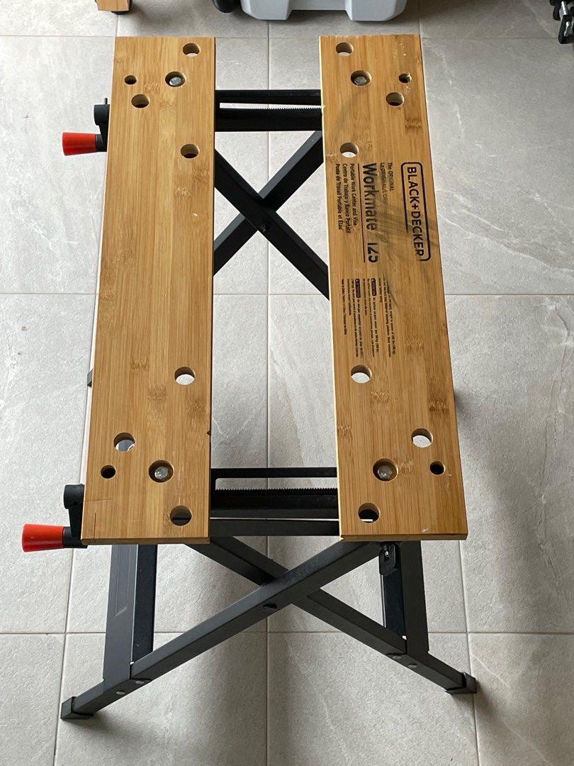 Makita RT0700C router and Black and Decker workmate 125 table work ...