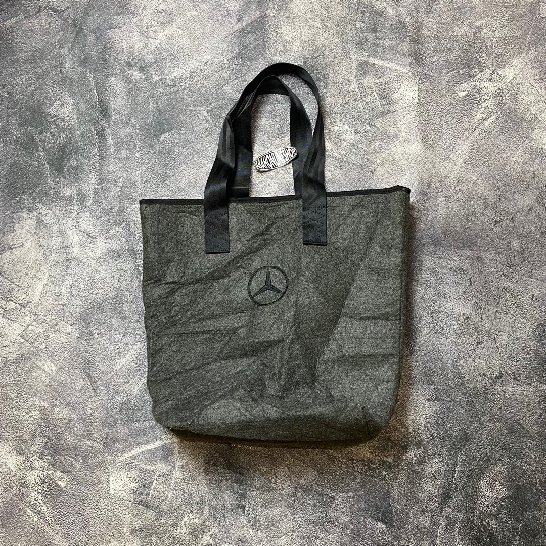 Mercedes benz Totebag, Fesyen Pria, Tas & Dompet , Lainnya di Carousell