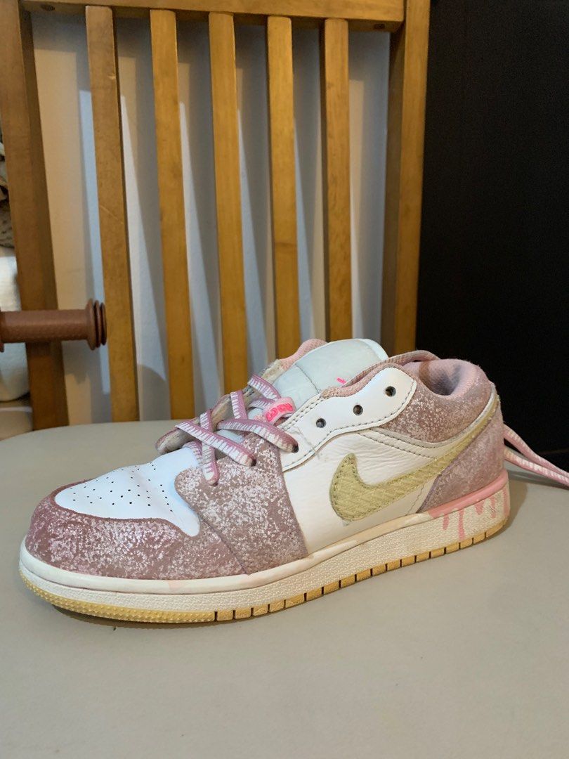 Nike air jordan low paint drip, Fesyen Wanita, Sepatu di Carousell