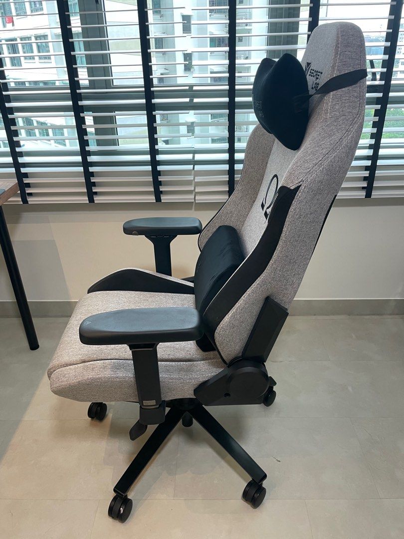 Secret Lab Omega 2020, Furniture & Home Living, Furniture, Chairs on ...