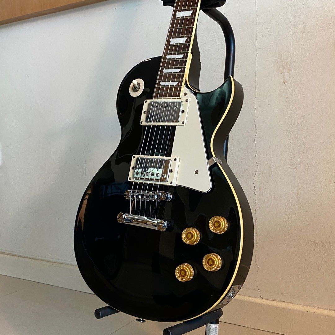 Suzuki Les Paul Style Electric Guitar - Black, Hobbies & Toys, Music ...