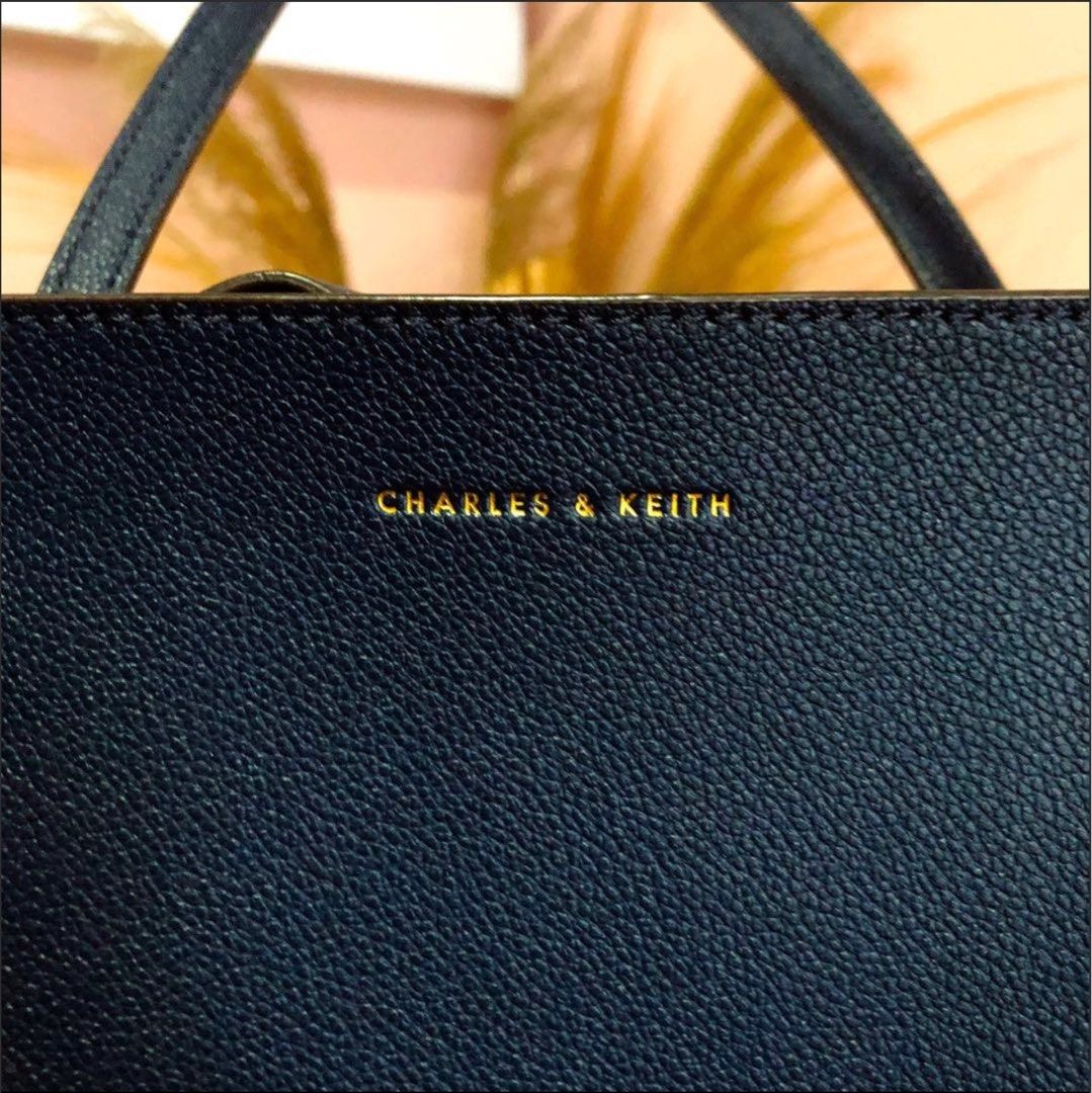 Tas charles & keith, Barang Mewah, Tas & Dompet di Carousell