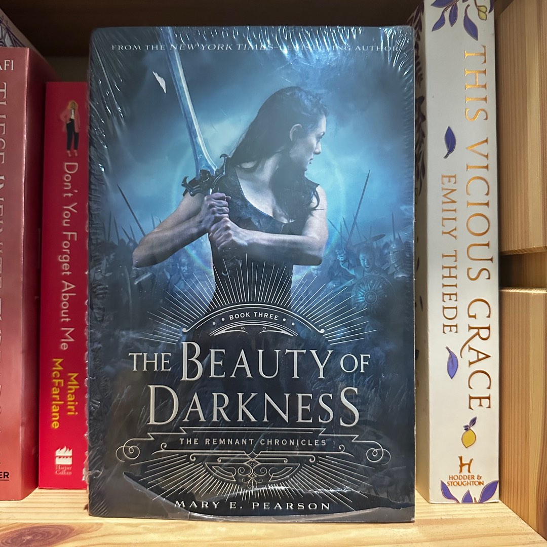 The Beauty Of Darkness By Mary E Pearson The Remnant Chronicles