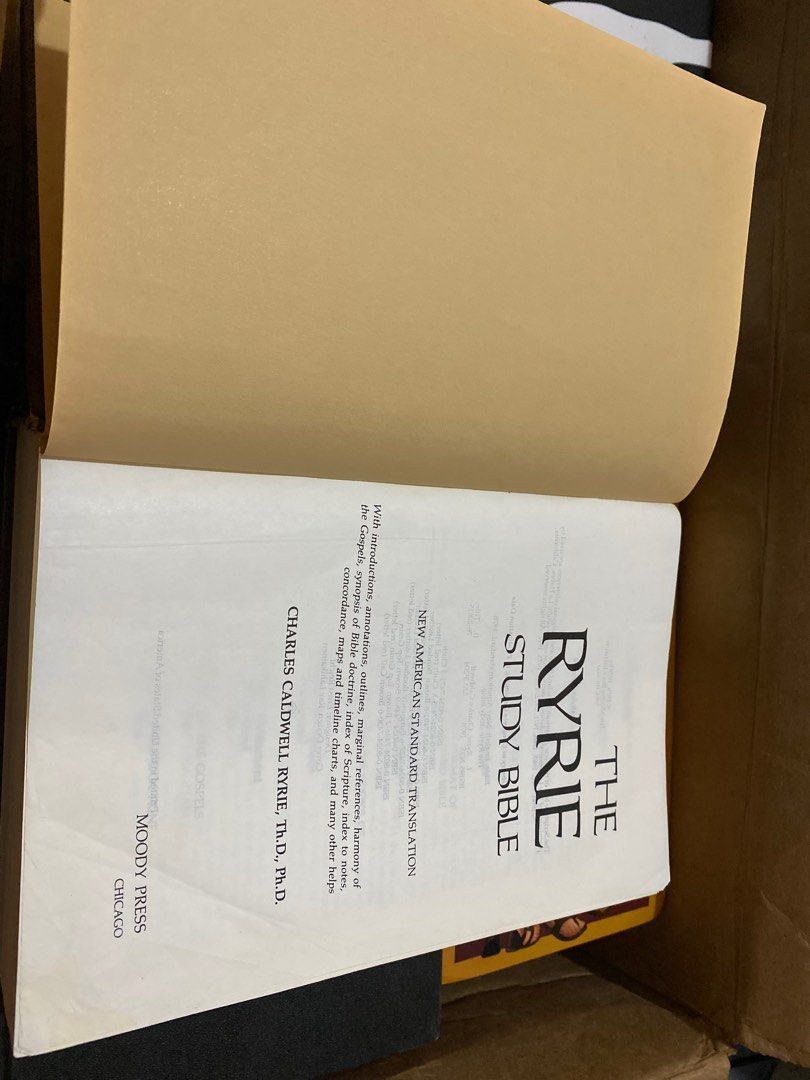 The Ryrie Study Bible, Hobbies & Toys, Books & Magazines, Religion ...