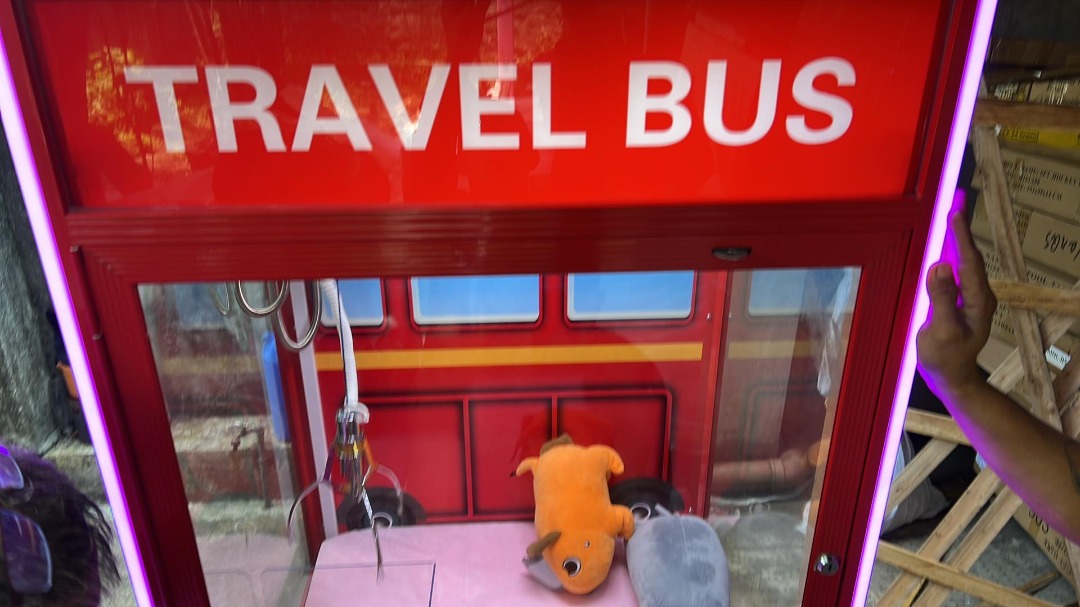 TRAVEL BUS CLAW ARCADE MACHINE, Video Gaming, Video Game Consoles ...