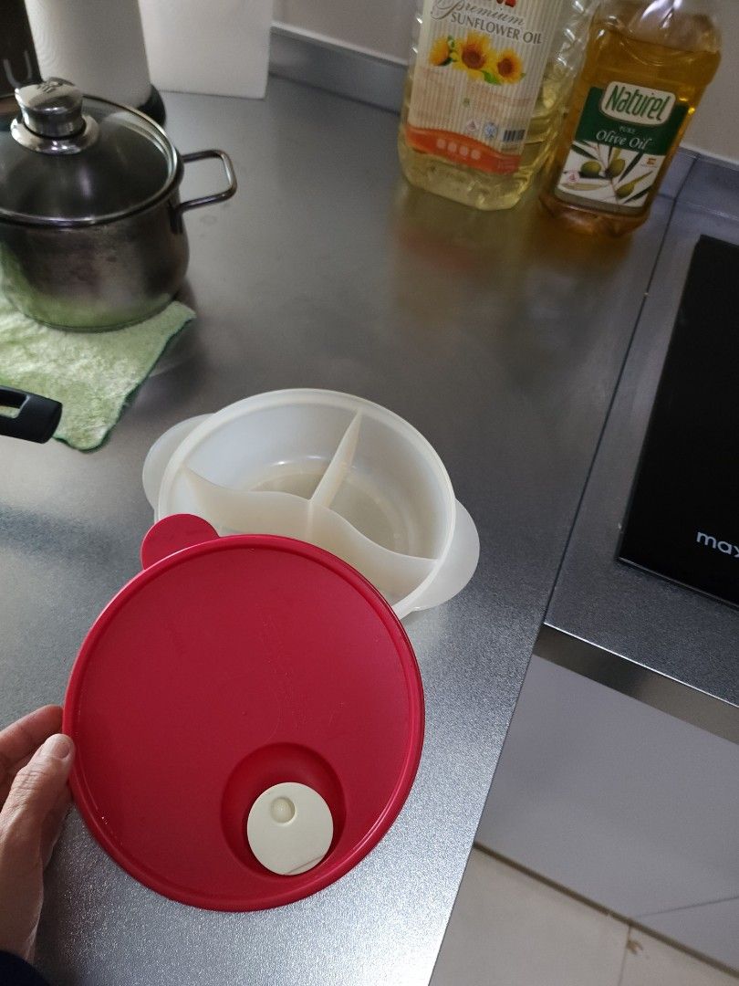 Tupperware lunch box with divider, Furniture & Home Living, Kitchenware ...