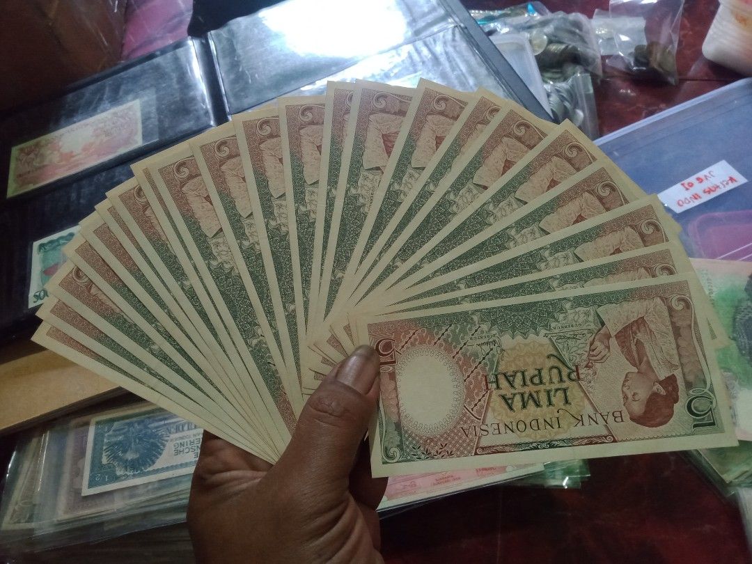 Uangkuno 5 rupiah ibu batik, Antik, Uang Lama di Carousell