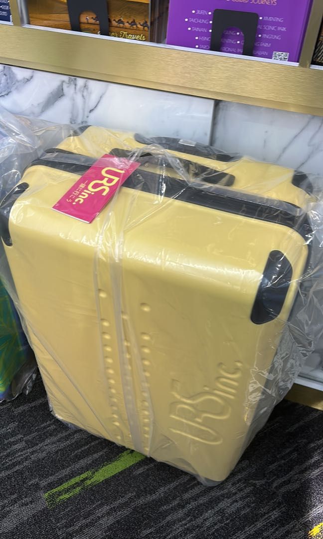 URS INC 28 inches luggage, Hobbies & Toys, Travel, Luggage on Carousell