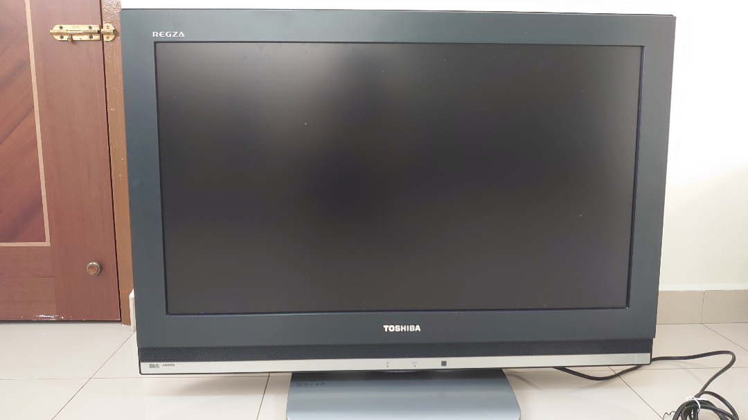 15 years old Toshiba 720P, 32inch, 32A3500E TV, TV & Home Appliances ...