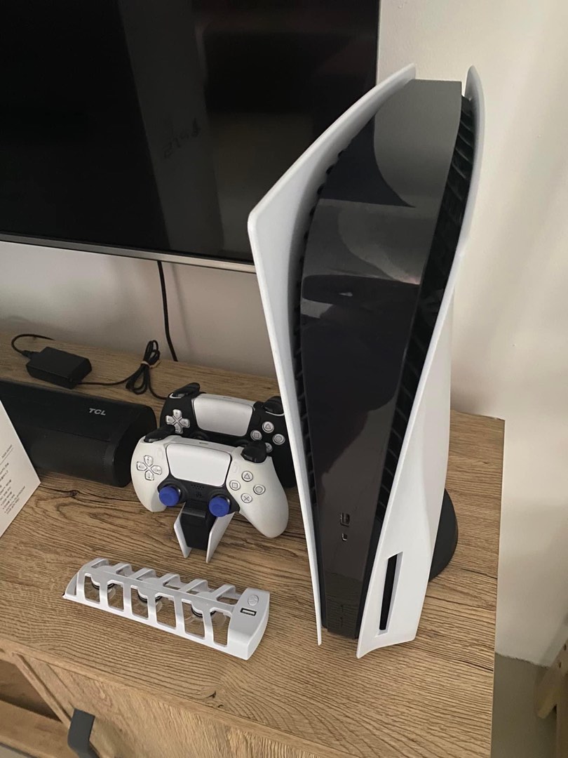 2MOS OLD PS5 (w/ ps+ deluxe 1 yr), Video Gaming, Video Games ...