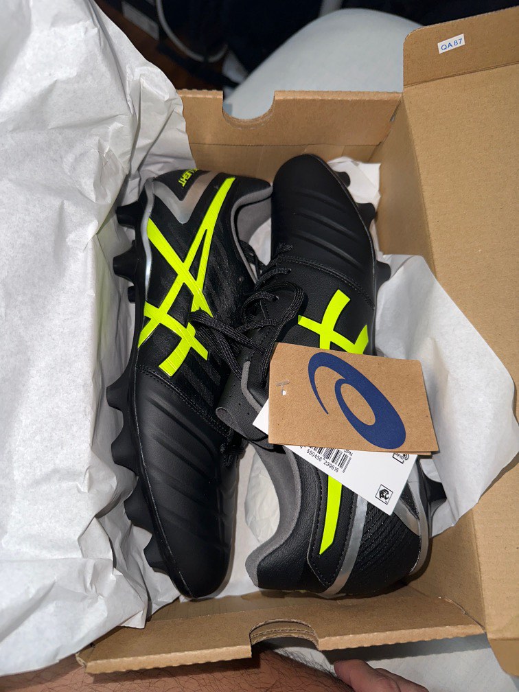 Authentic ASICS DS Light Football/Soccer boots, Men's Fashion, Footwear ...