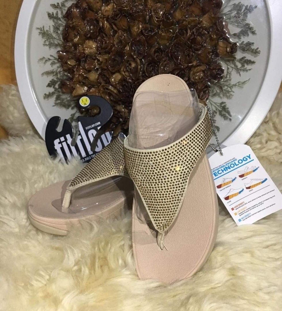 Authentic fitflops, Women's Fashion, Footwear, Slippers and slides on ...