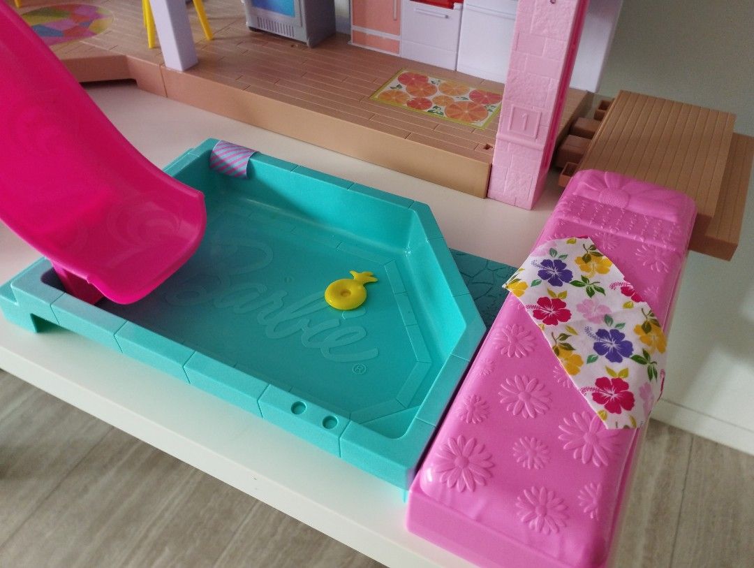 Barbie Dreamhouse plus table, Hobbies & Toys, Toys & Games on Carousell