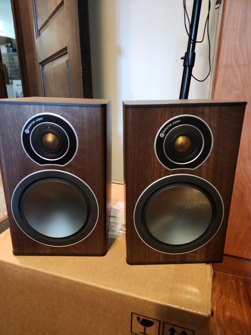 Bookshelf speakers, Audio, Soundbars, Speakers & Amplifiers on Carousell