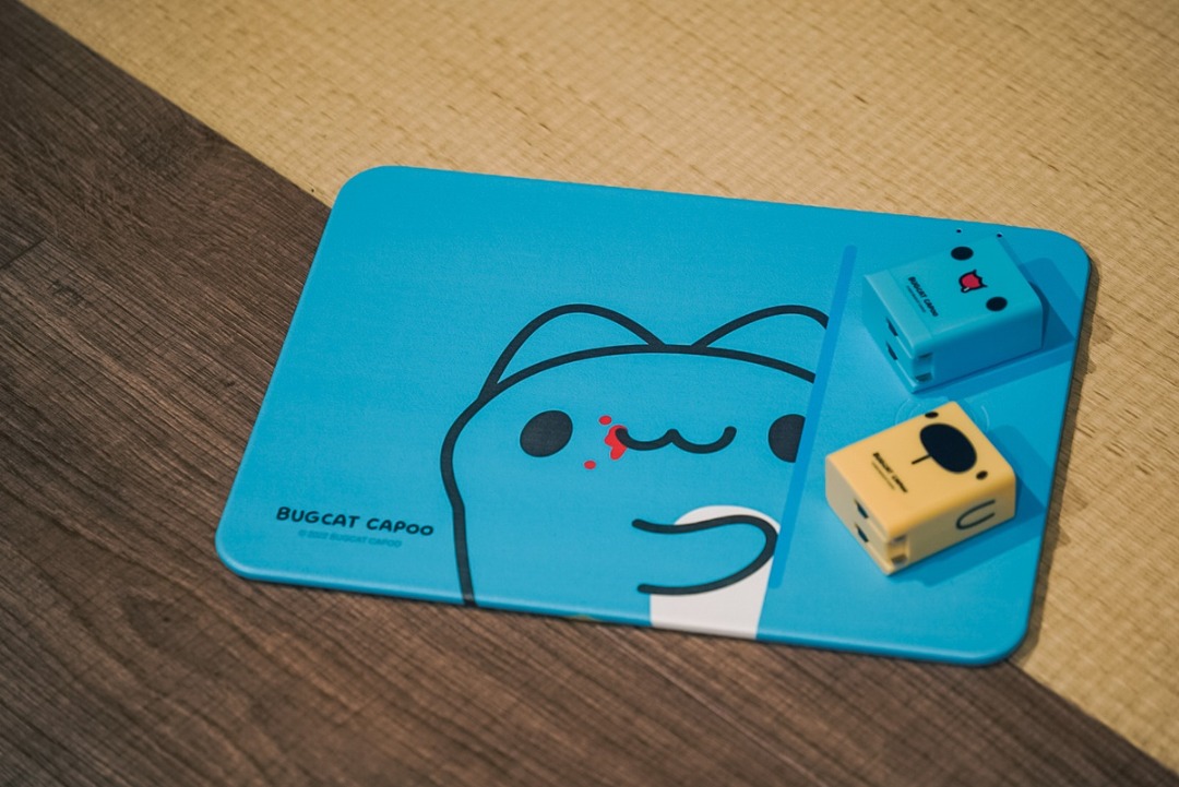 BugCat Capoo's wireless phone charger/mouse pad, Hobbies & Toys ...