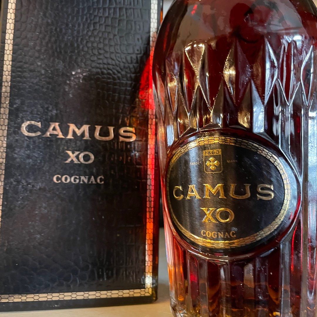 Camus XO cognac long neck 1980s vintage w box 700ml, Food & Drinks, Alcoholic Beverages on Carousell