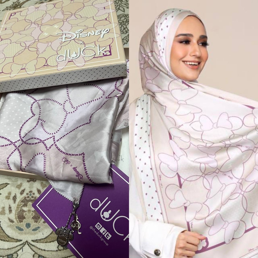 Disney x duck - Minnie Mouse in Adore, Women's Fashion, Muslimah ...
