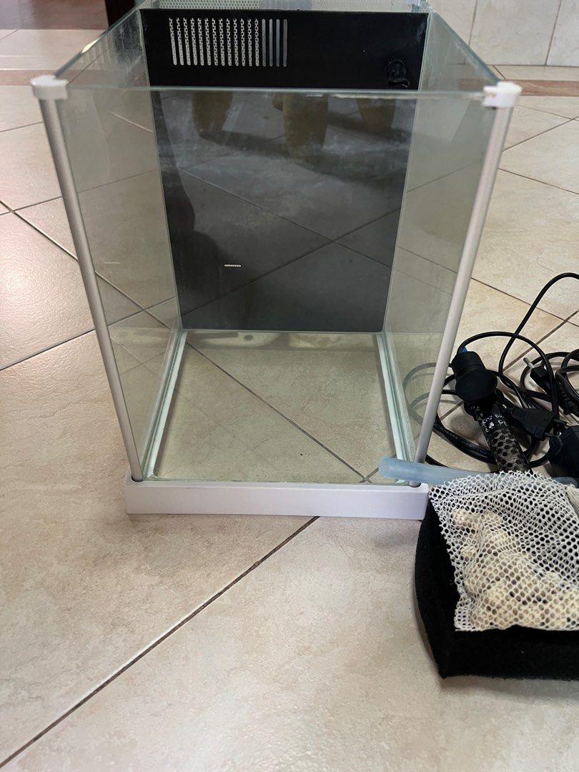 Fluval 10L Spec tank with accessories., Pet Supplies, Homes & Other Pet ...