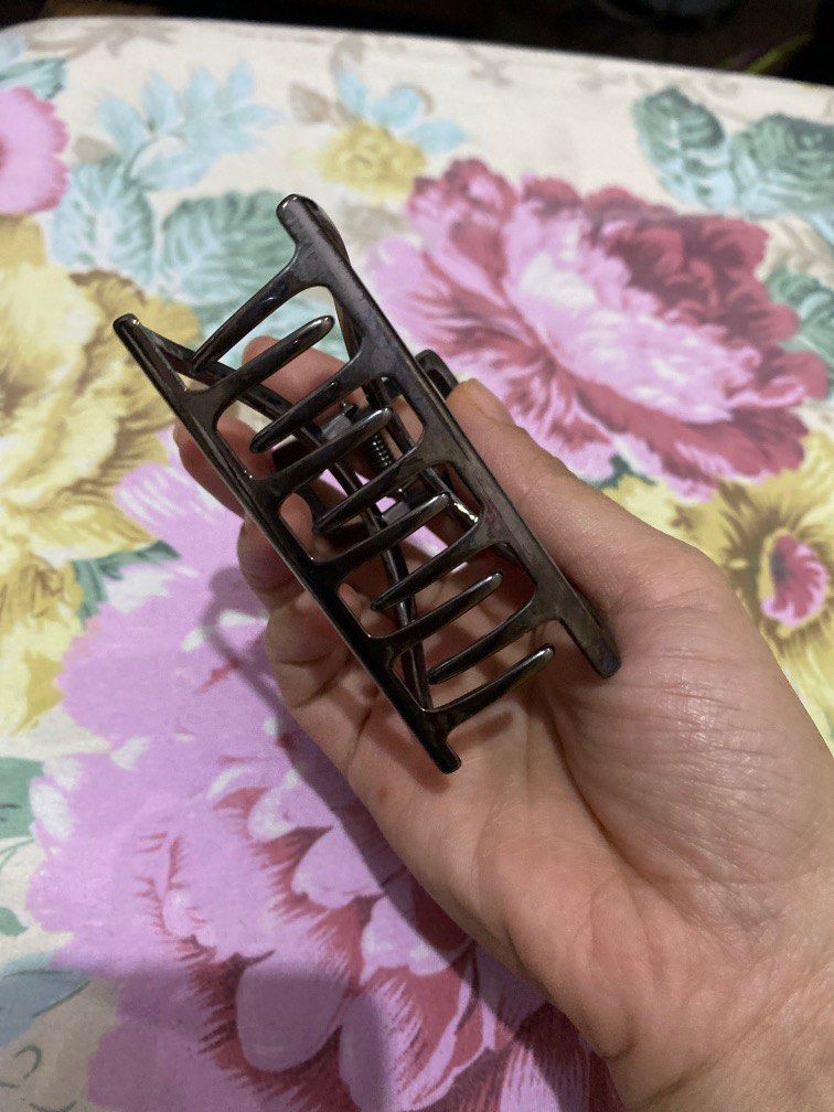 HQ metal hair clamp / shok shok, Beauty & Personal Care, Hair on Carousell