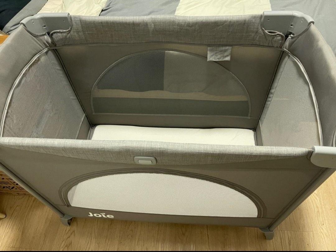 Joie kubbie Travel Cot / Small Baby Cot, Babies & Kids, Baby Nursery ...