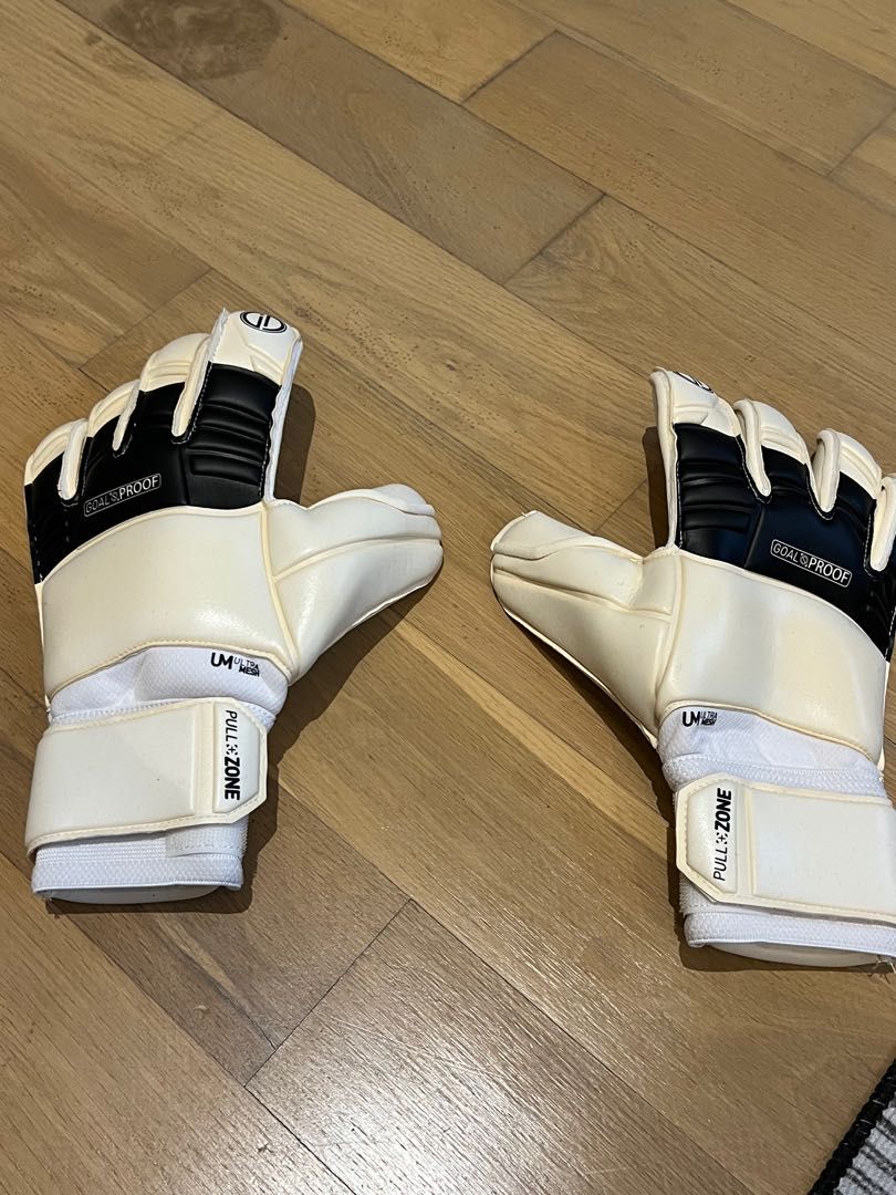 KeeperID roll finger goalkeeper gloves, Sports Equipment, Sports ...