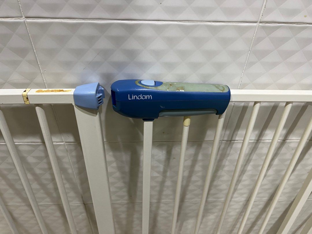 LINDAM Safety Gate, Babies & Kids, Baby Monitors on Carousell