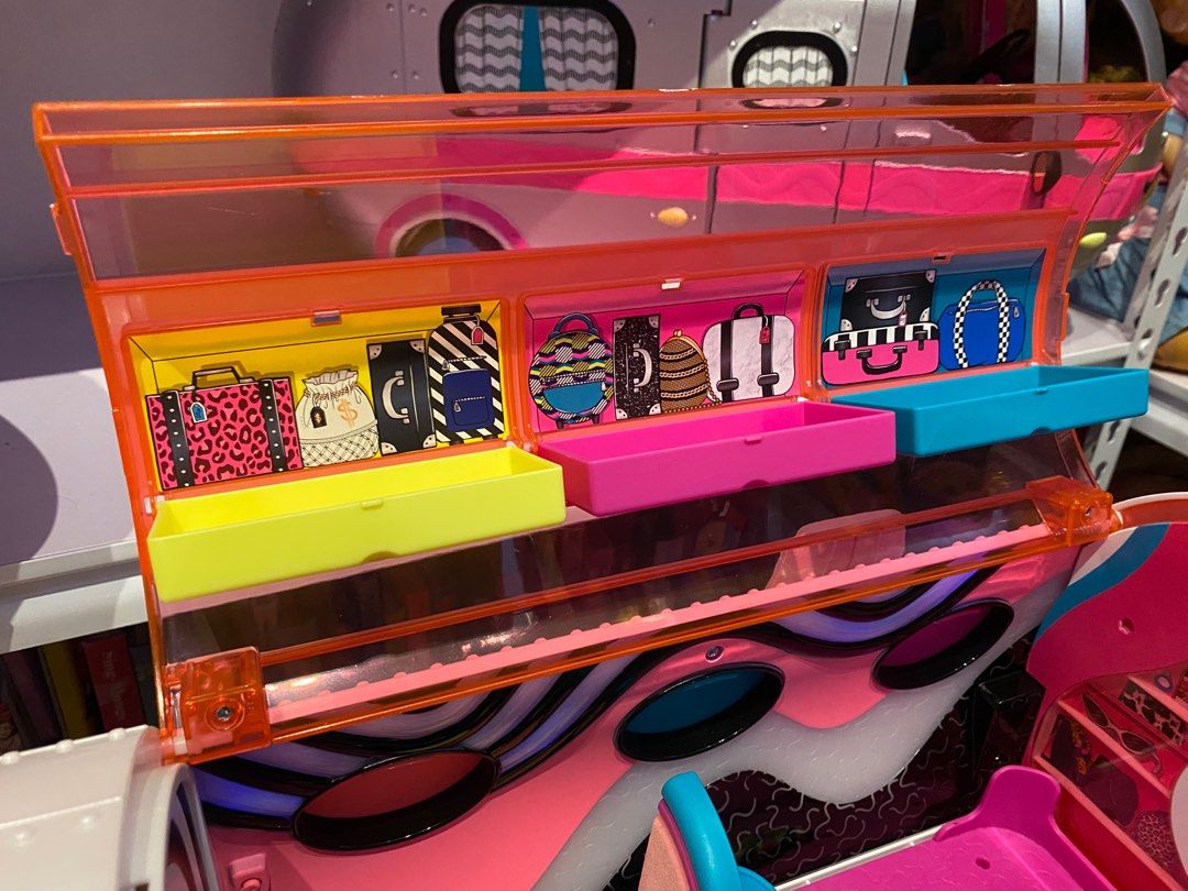 LOL Surprise OMG Plane 4-in-1 Playset Transforms into an Airplane, Car ...